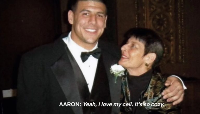 PHOTO Aaron Hernandez With His Arm Around His Mother Telling Her His ...