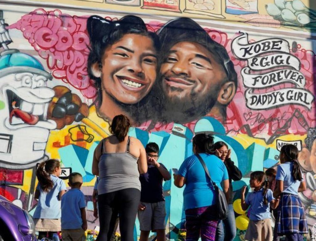 PHOTO Hundreds Of Fans At Kobe Gigi Mural In Downtown LA PHOTO Hundreds Of Fans At Kobe Gigi Mural In Downtown LA