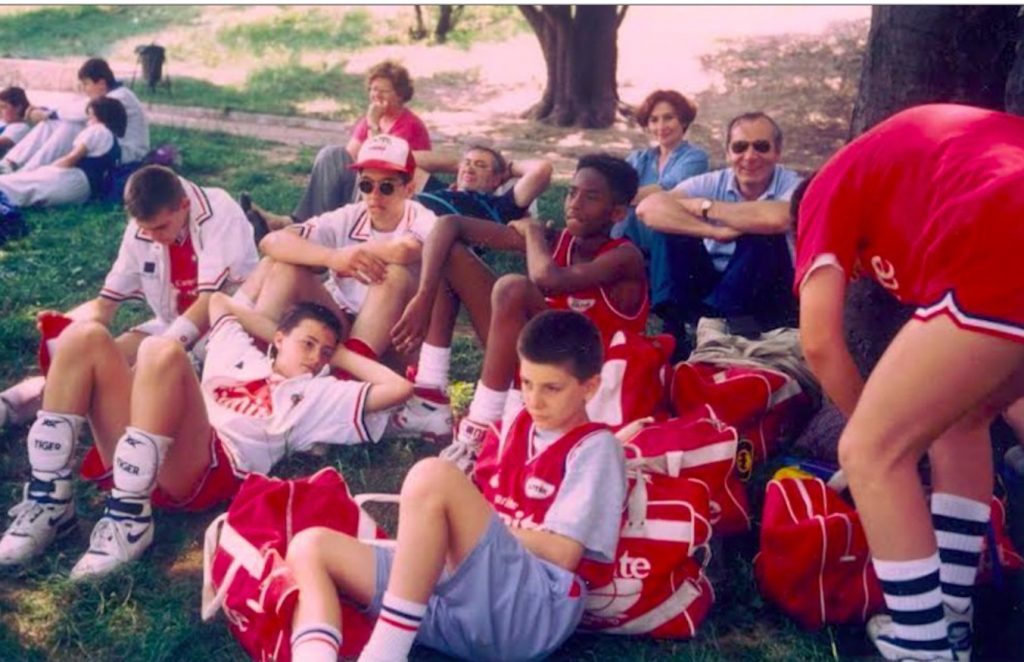 PHOTO Kobe Bryant On His First Team In Italy When He Was Young