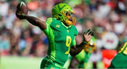 PHOTO XFL Tampa Bay Vipers Wearing Oregon Ducks Neon Green Uniforms