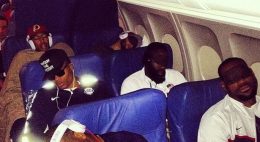 PHOTO Lakers Players Asleep On Team Plane