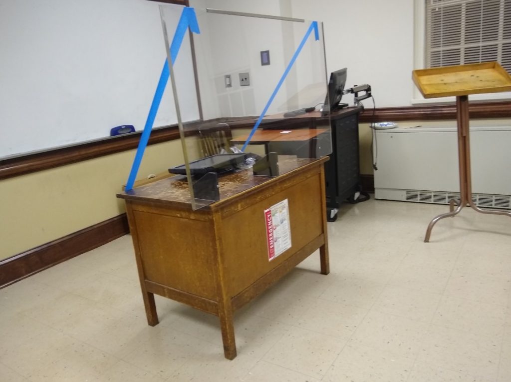 PHOTO University Of Georgia Setup Barrier In Classroom By Taping Piece ...