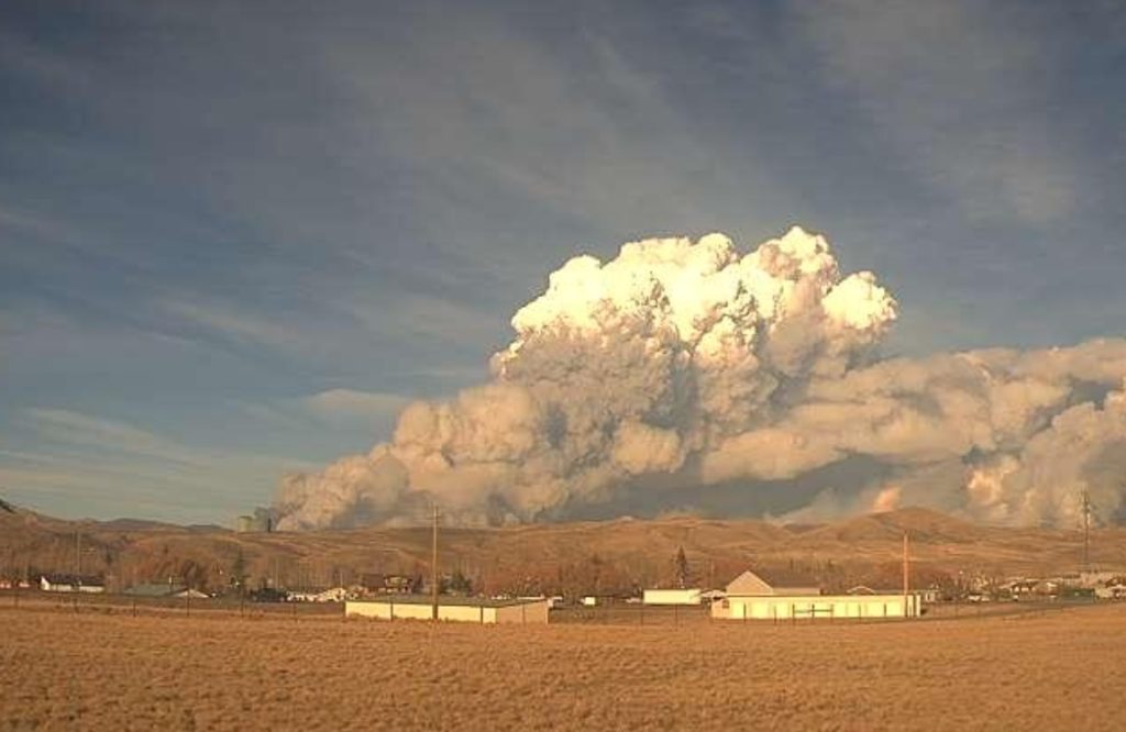 PHOTO Huge Pyrocumulonimbus Cloud From Extreme Wildfire Behavior From ...