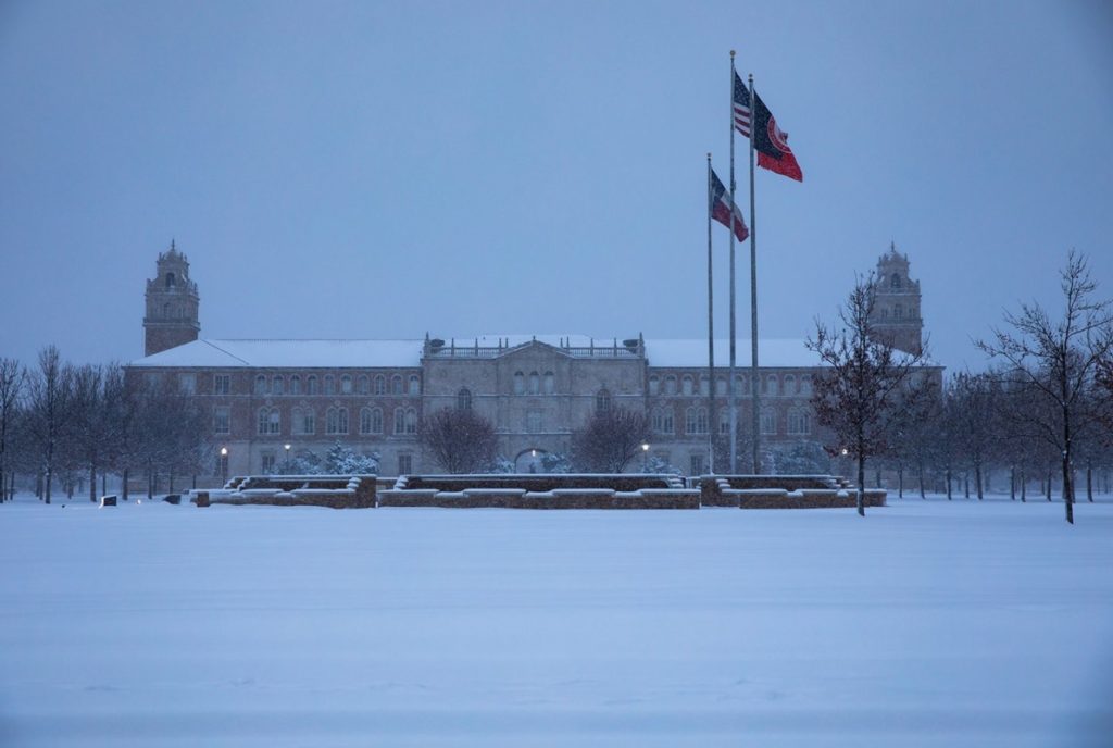 PHOTO Texas Tech Campus Covered In A Foot Of Snow