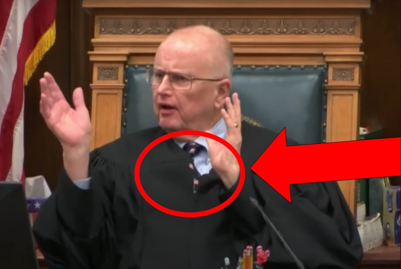 PHOTO Judge In Kyle Rittenhouse Trial Wearing A Tie Featuring The ...