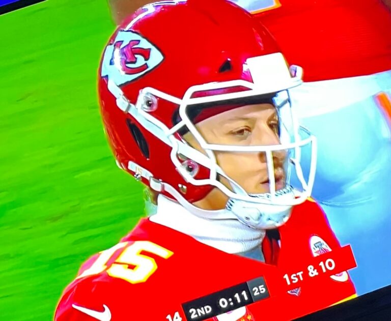 PHOTO White Part In Front Of Patrick Mahomes’ Helmet Is Bigger Than ...