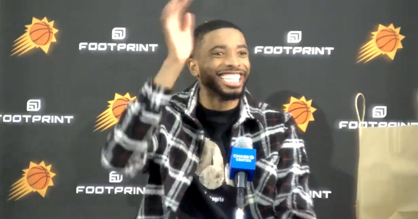 PHOTO Phoenix Suns Players Waving Goodbye To The Lakers