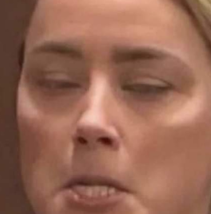 PHOTO Amber Heard Grinding Her Teeth And Rolling Her Eyes In The Back ...
