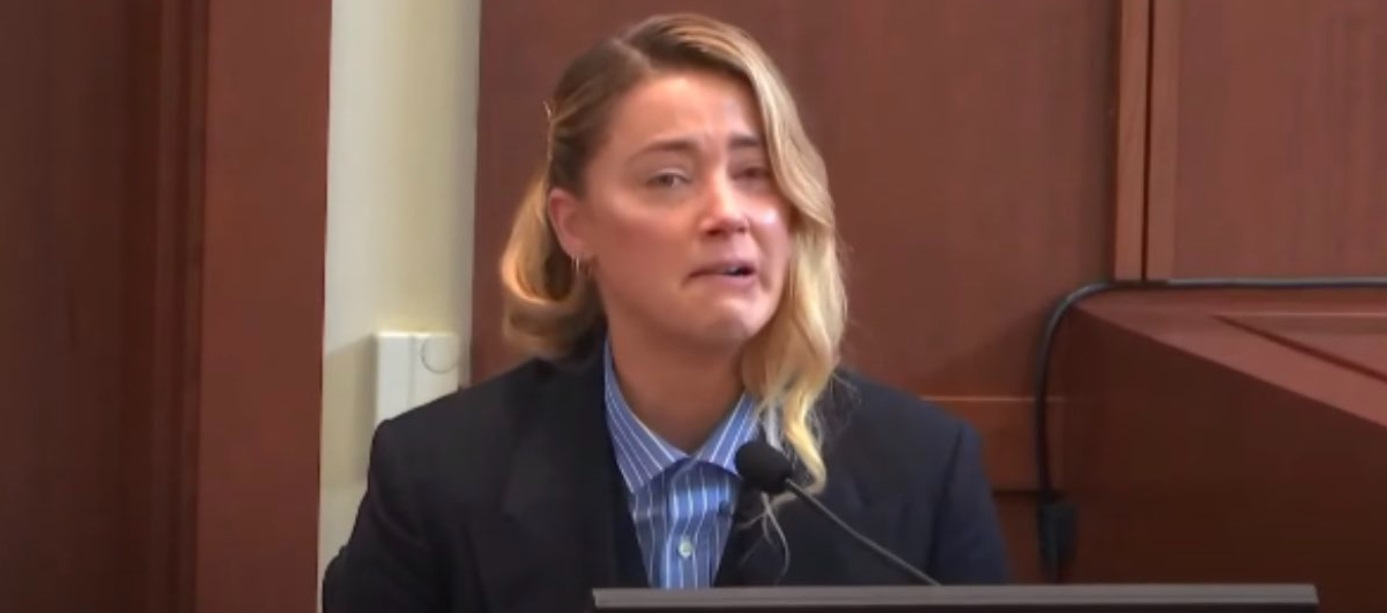 PHOTO Amber Heard's Fake Crying Is So Noticeable Because She Shows No ...