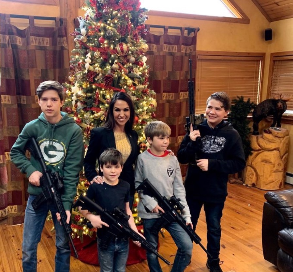 PHOTO Lauren Boebert Posing With Her Entire Family Holding Guns As If ...