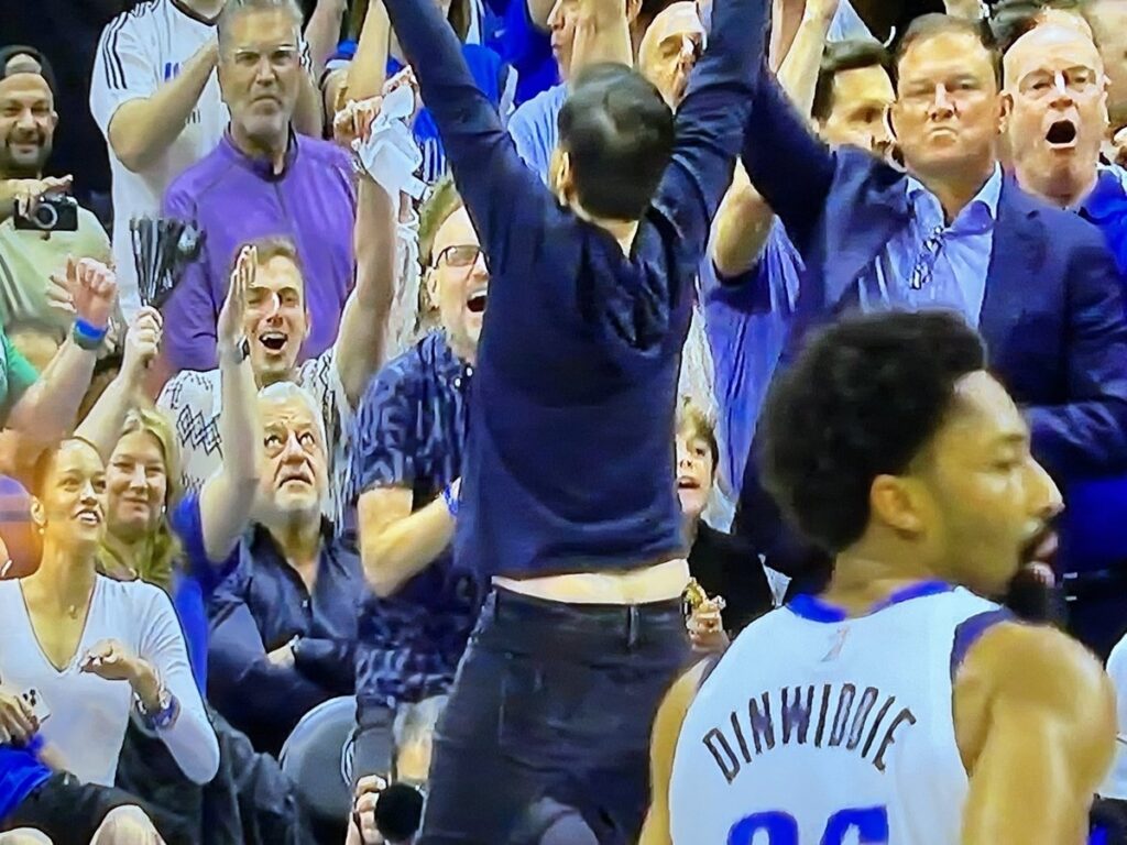 PHOTO Mark Cuban Sagging His Pants Like Lil Wayne Because He Can't ...