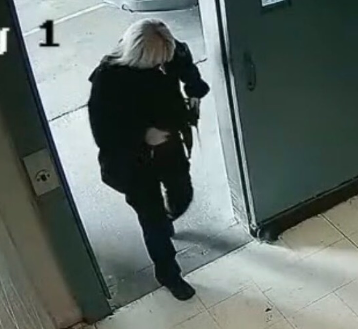 PHOTO Vicky White Put Radio In Her Leftside Pocket Which Shows Her Gun ...