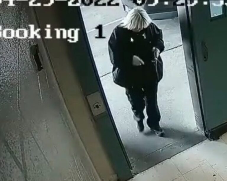 PHOTO Vicky White Put Radio In Her Leftside Pocket Which Shows Her Gun ...