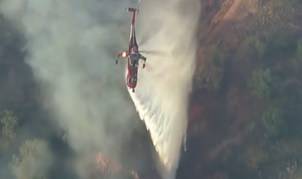 PHOTO Helicopter And Plane From CAL Fire Dropping On Hesperia Fire Look ...
