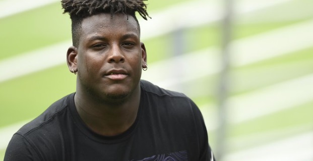 PHOTO Jaylon Ferguson Wearing The Famous Michael Jordan Hoop Earring At ...