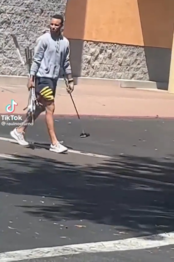 PHOTO Steph Curry Can't Afford A Golf Bag So He Was Walking Around East ...
