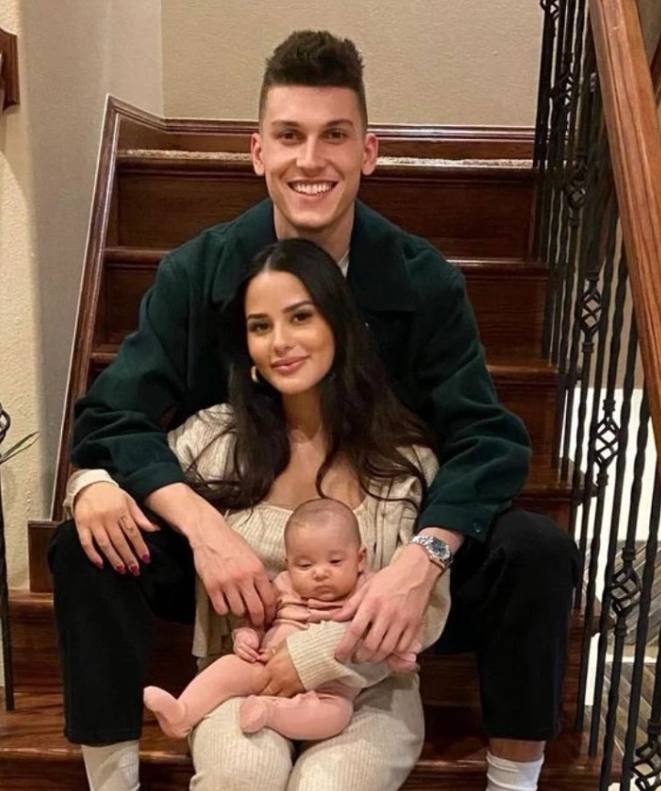 PHOTO Tyler Herro With His Family At Christmas Inside His Mansion He ...