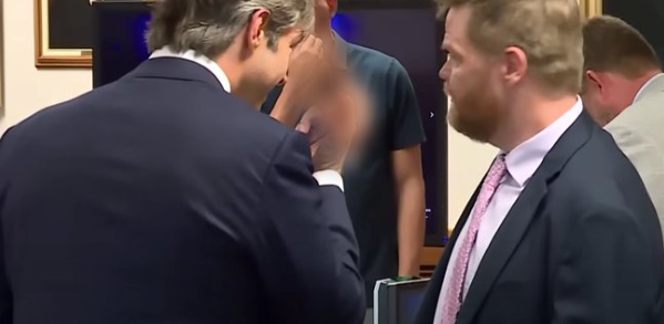 PHOTO Of Alex Jones' Lawyer Flipping Off Sandy Hook Family In Austin ...