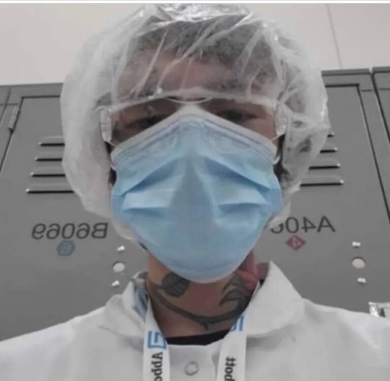 PHOTO Robert Crimo Wearing Scrubs Hair Net And Face Mask When He Worked ...