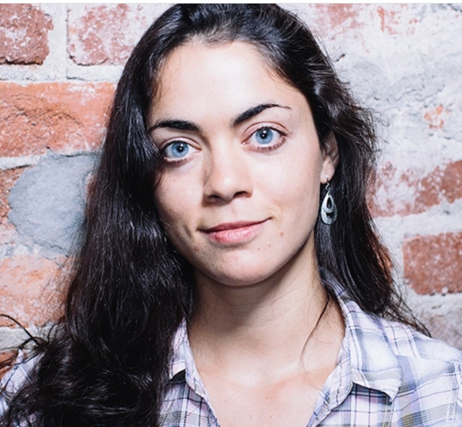 PHOTO Shivon Zilis Has Noticeable Acne On Her Cheeks And Chin That Didn ...