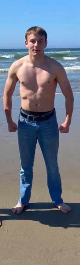 PHOTO Bend Oregon Shooter Ethan Miller Flexing At The Beach Shirtless ...