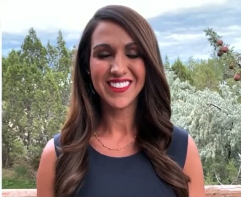 PHOTO Lauren Boebert Looking Dumb As A Rock Out In The Wilderness With ...