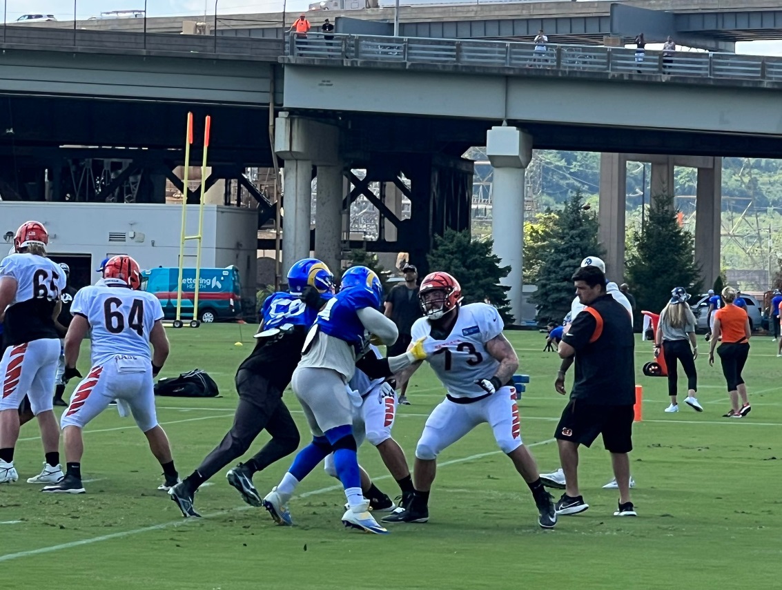 PHOTO Unbelievable View Of Jonah Williams And Cordell Volson Handling ...