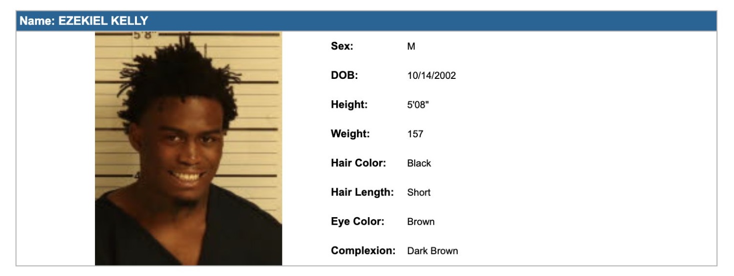 PHOTO 5 Foot 8 160 Pound Ezekiel Kelly Smiling Like An Evil Savage In ...