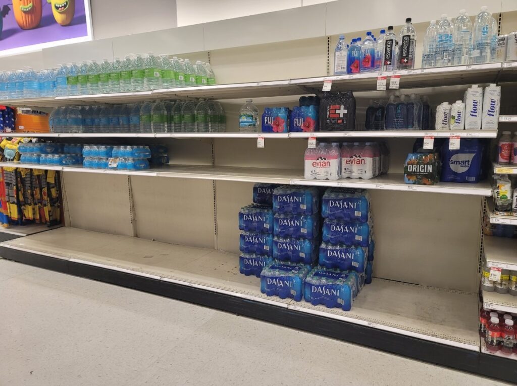PHOTO All Grocery Stores Are Out Of Bottled Water But Dasani 32 Packs ...