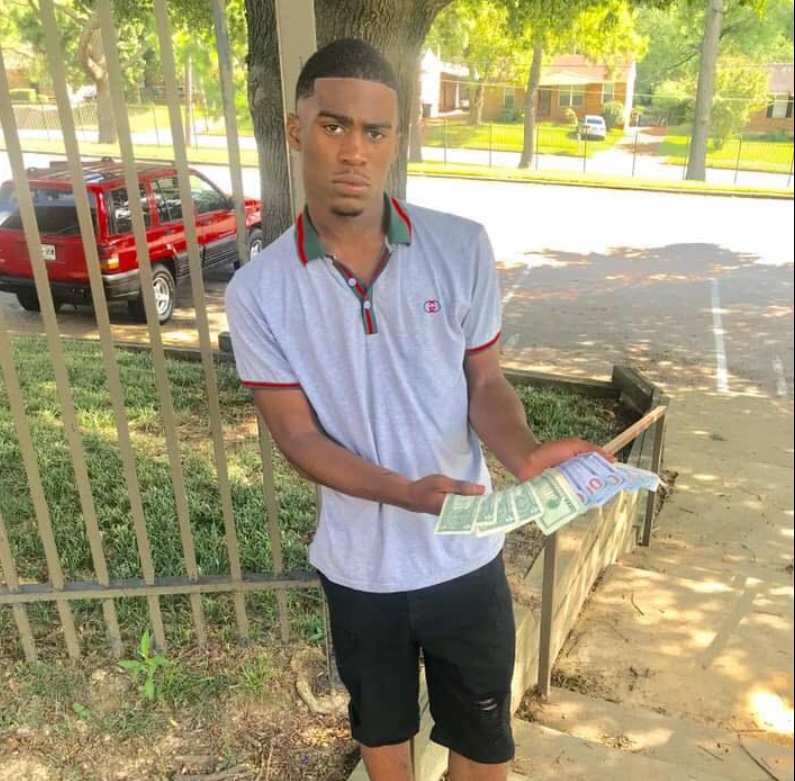 PHOTO Memphis Gunman Zeek Huncho Posing With Hundred Dollar Bills And ...