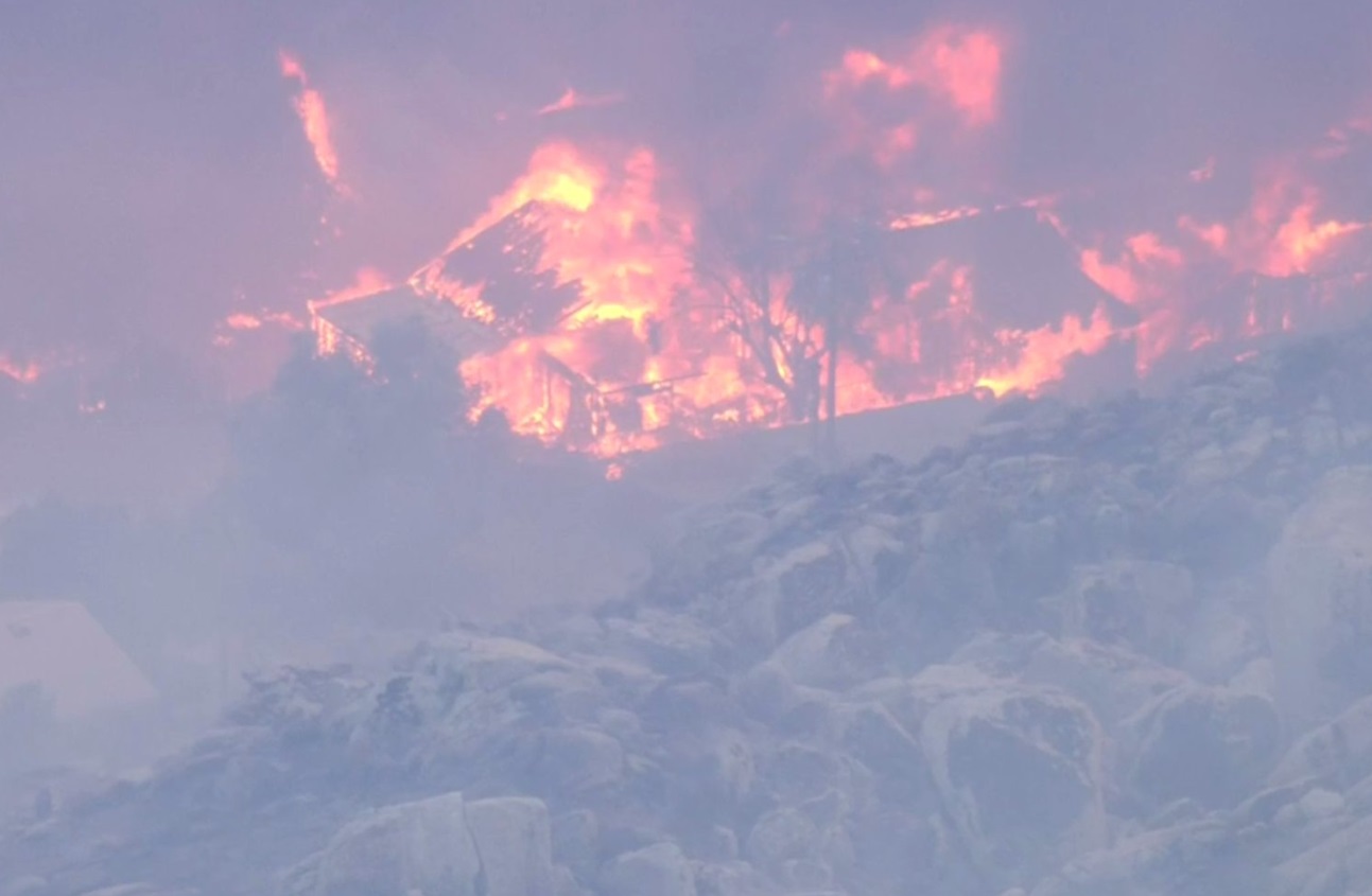 PHOTO Of Multiple Homes On Fire Above A Hill In Hemet California