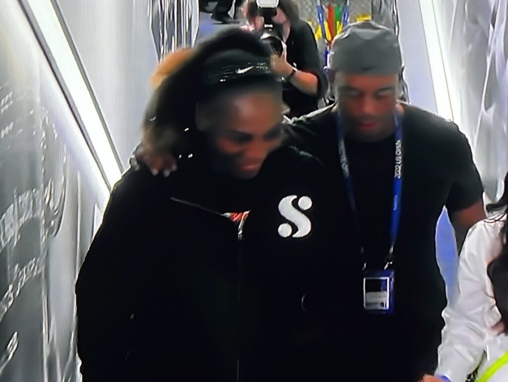 PHOTO Tiger Woods Walking Back Into The Tunnel With Serena Williams ...