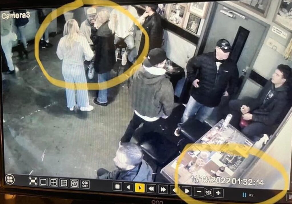 PHOTO Close Up Of Kaylee Goncalves And Madison Mogen Talking To Jack ...