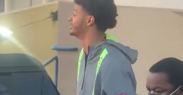 PHOTO Darius Miles Grinning As Police Escort Him To Police Car ...