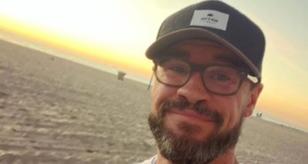 PHOTO Dave Hollis Smiling At The Beach