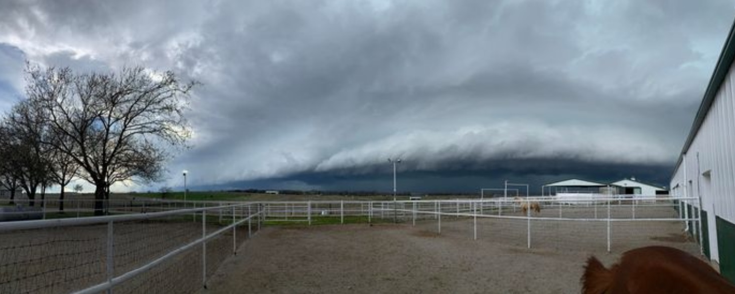 PHOTO Of Supercell Over Farm With Horses In Fort Worth Texas Before ...