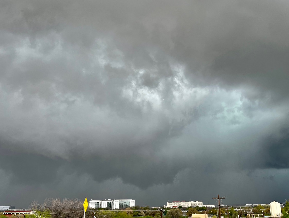 PHOTO Rotating Wall Cloud Near Downtown Fort Worth Before Tornado ...