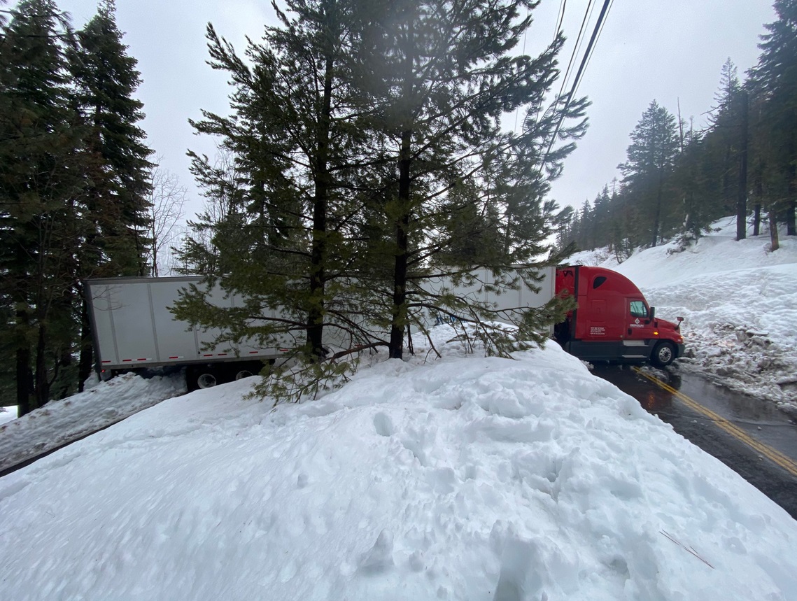 PHOTO Semi-Truck Driver Ignored No Trucks Sign On Donner Pass Road And ...
