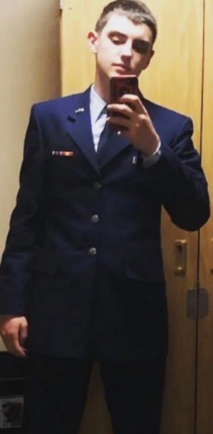 PHOTO Jack Teixeira Mirror Selfie While Dressed Up In Air National ...