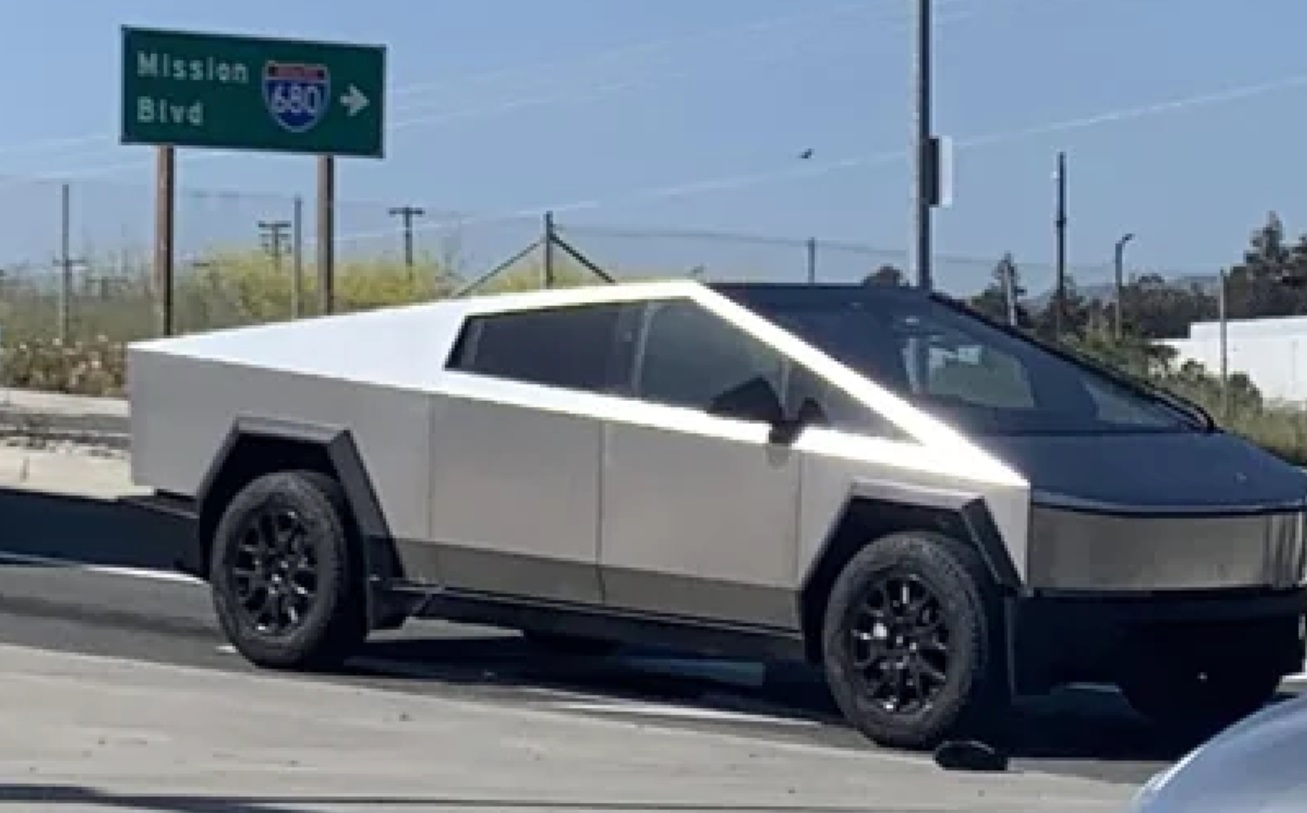 PHOTO Tesla Worker Testing Cybertruck In Fremont CA near I-680 Freeway ...