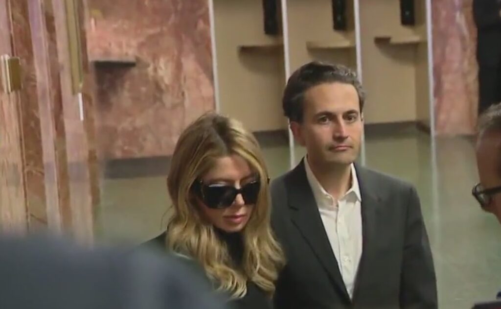 PHOTO Khazar Momeni Trying To Hide From The Cameras Now That She's ...