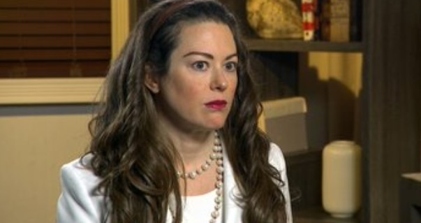 PHOTO Noelle Dunphy Looking Hot Wearing Dark Red Lipstick