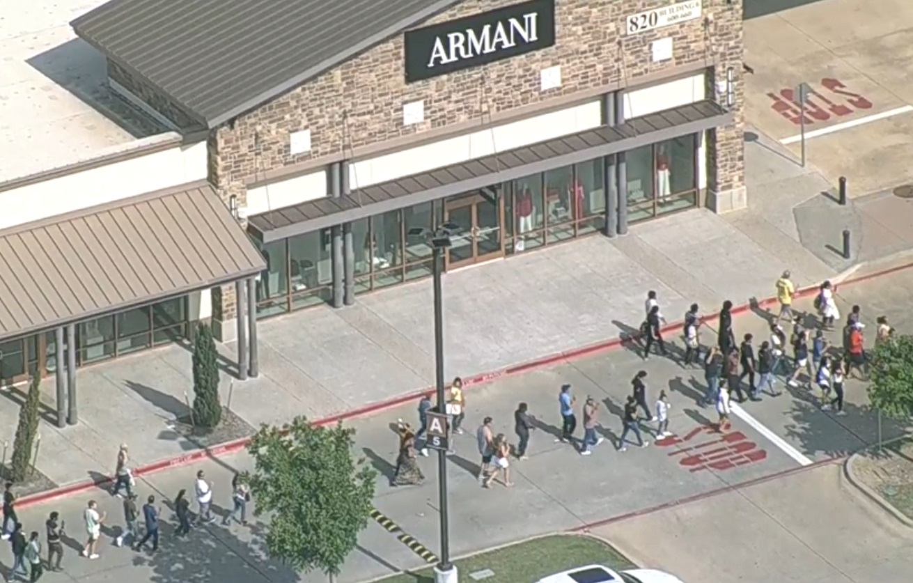 PHOTO Police Evacuating People Out Of Allen Outlets Next To Armani ...