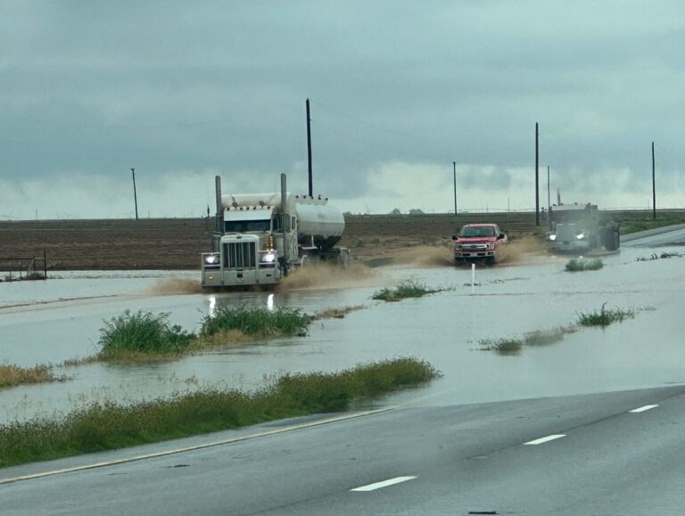 PHOTO Close Up Of Flooding And Disabled Cars Between Tahoka And O ...