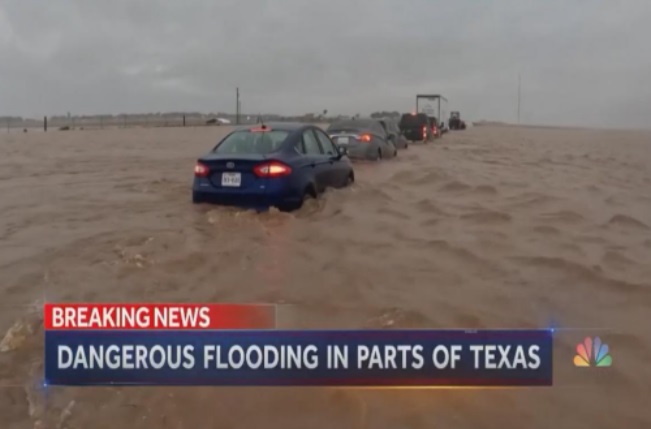 PHOTO Drivers On Freeway In West Texas Lined Up With Water Pooling Up ...