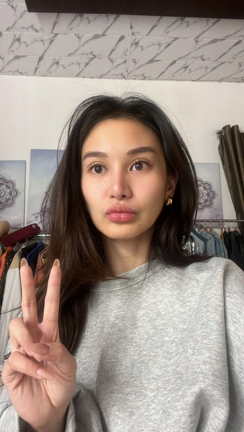 PHOTO Coco Lee Without Makeup And Fancy Nails