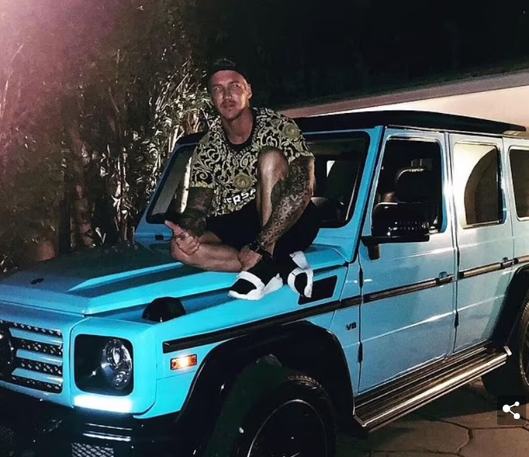 PHOTO Fernando Pérez Algaba's Baby Blue Mercedes Benz G Wagon