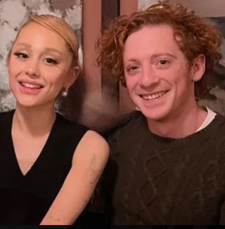 PHOTO You Can't Blame Ethan Slater For Leaving His Wife For Ariana ...