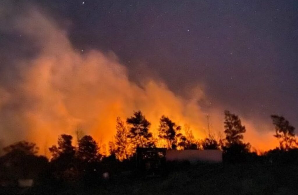 PHOTO Close Up Of Flames Growing This Morning In Maui Hawaii
