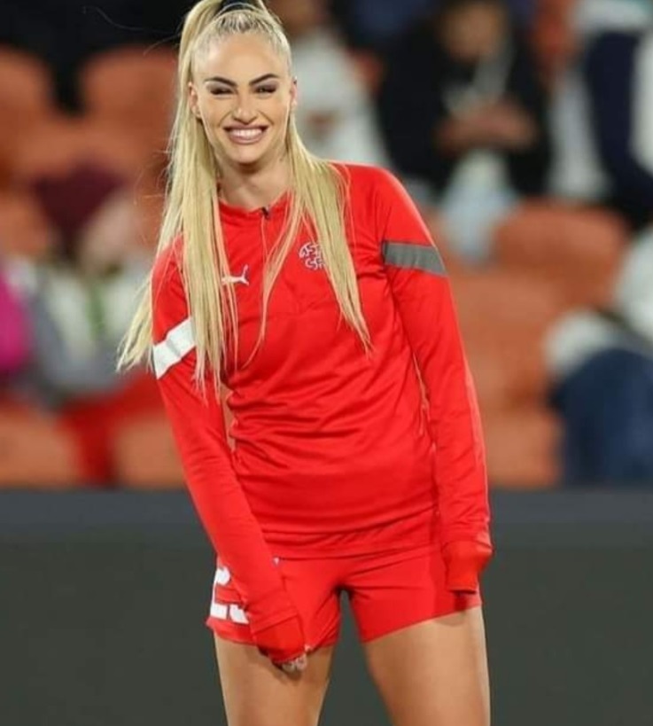 PHOTO Jake Paul's Girlfriend Causing Wildfires To Spark In Red Short Shorts